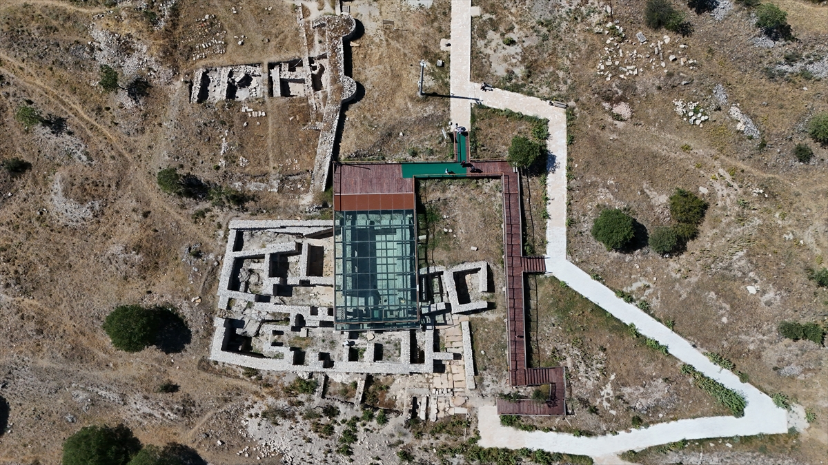 Hadrianopolis Antik Kenti yapay zeka destekli QR kodla gezilebilecek ...